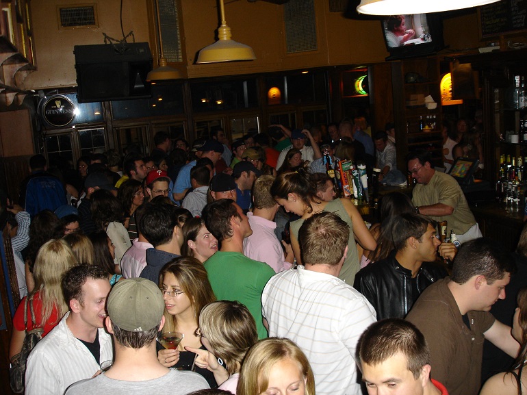 Musica troppo alta in un locale di Urbino, denunciati proprietario e dj ...